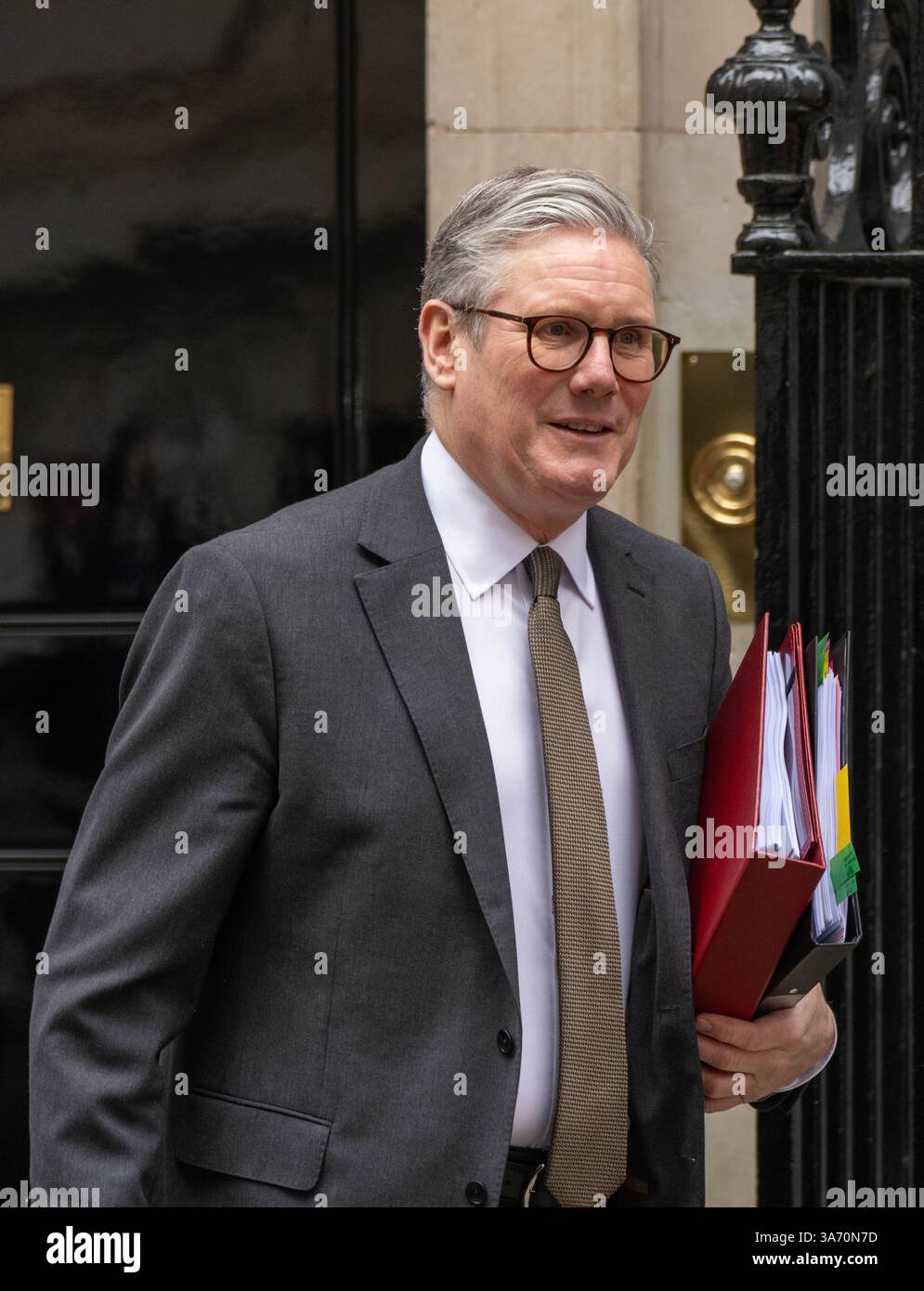 London, UK. 26th Mar, 2025. Kier Starmer, Prime Minister, leaves 10 ...