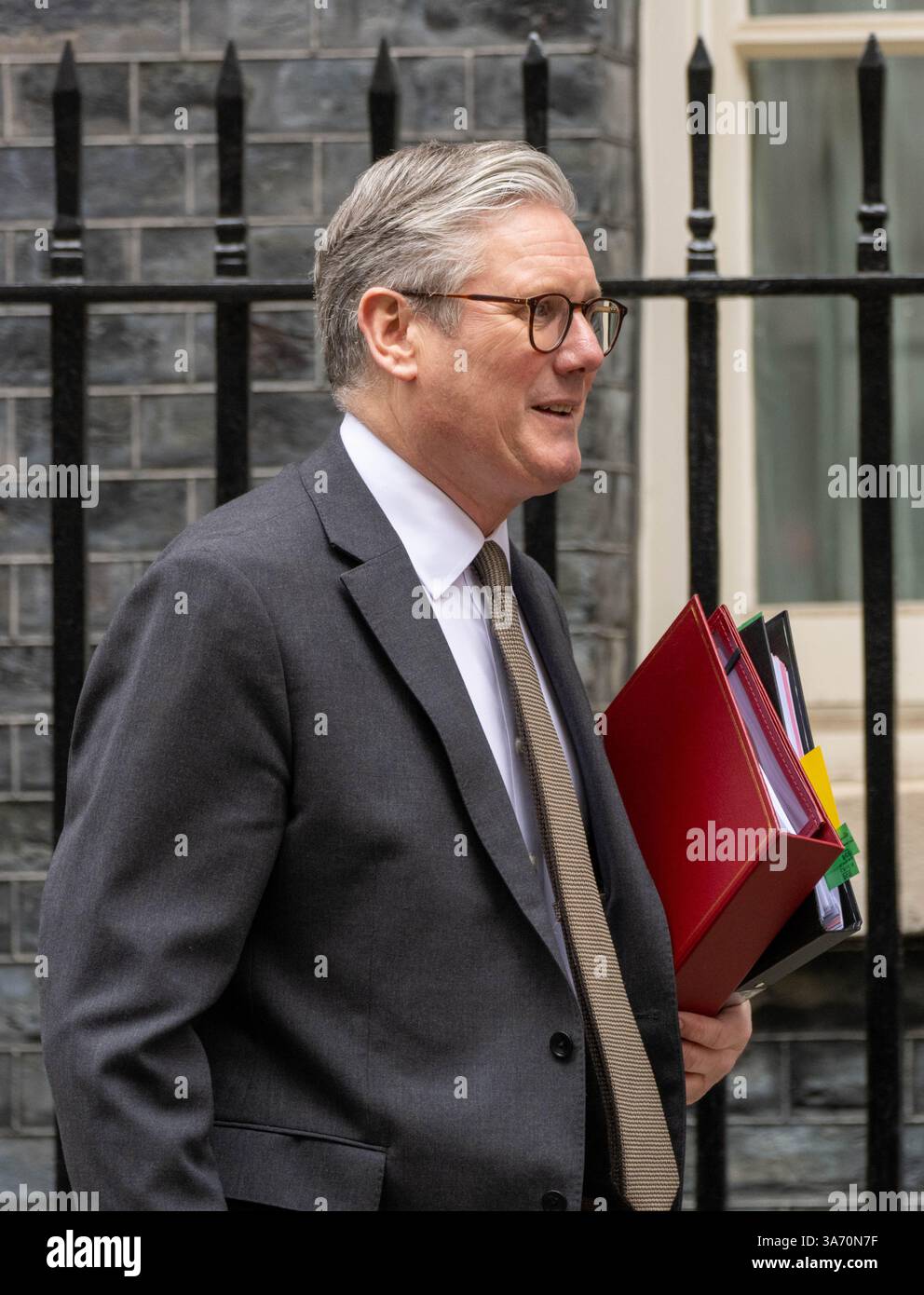 London, UK. 26th Mar, 2025. Kier Starmer, Prime Minister, leaves 10 ...
