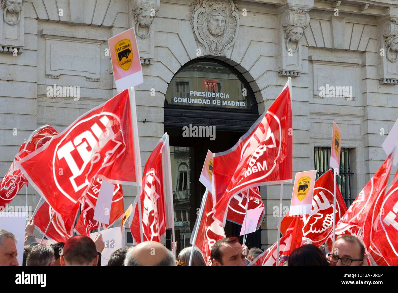 Several people with UGT flags during a rally against the security ...