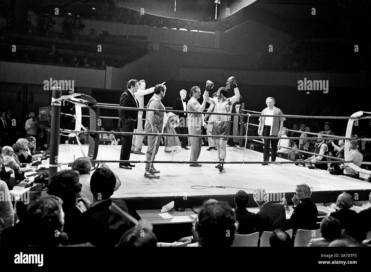 Newport's David Pearce British Heavyweight Boxing Champion beating ...