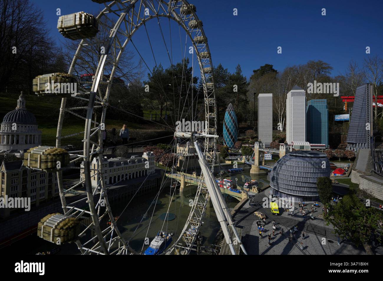 The newest attraction at Legoland features sculptures of London's ...