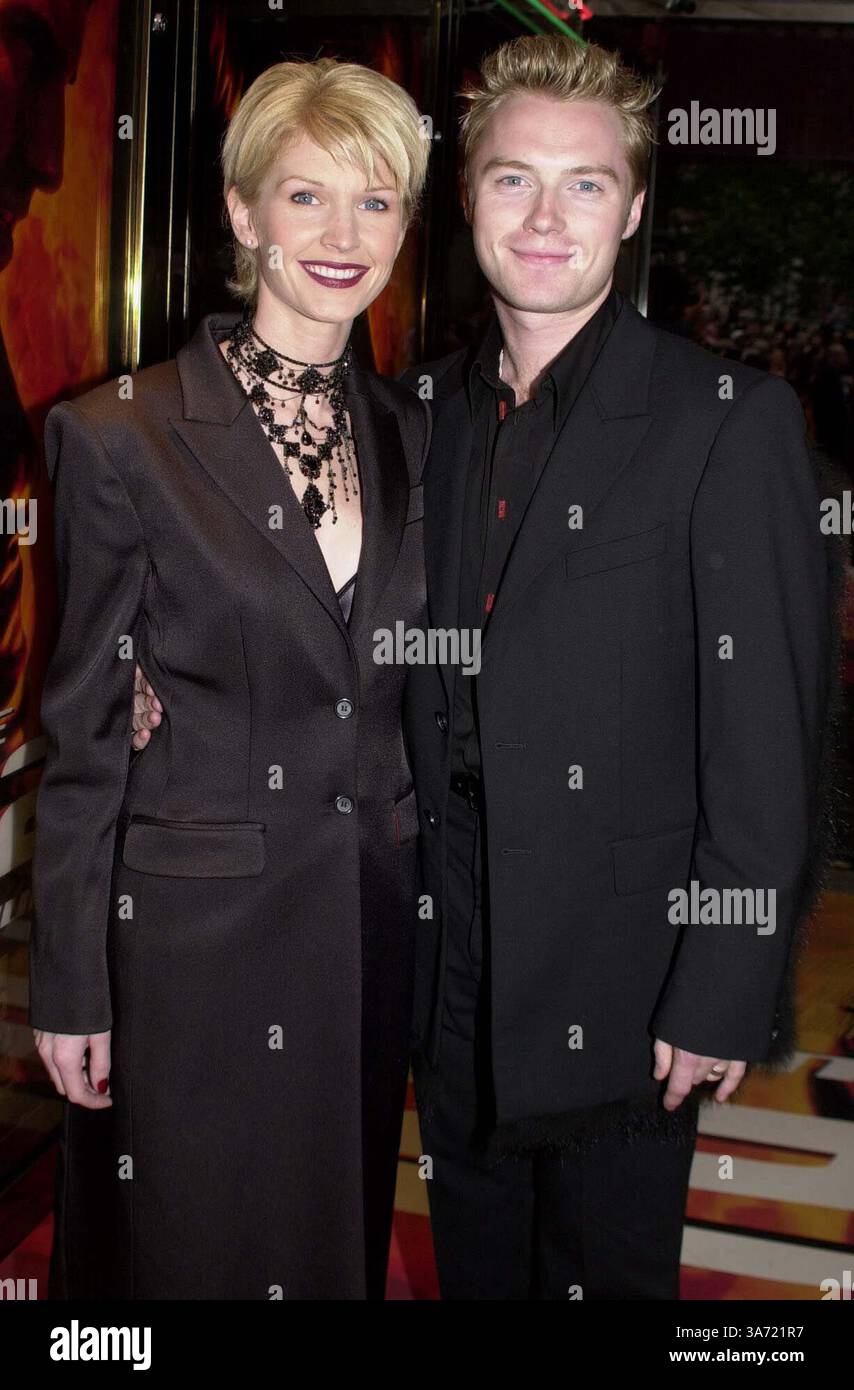 July 4, 2000 - London, Great Britain - ©DAVE BENETT ALPHA DM041314 04 ...