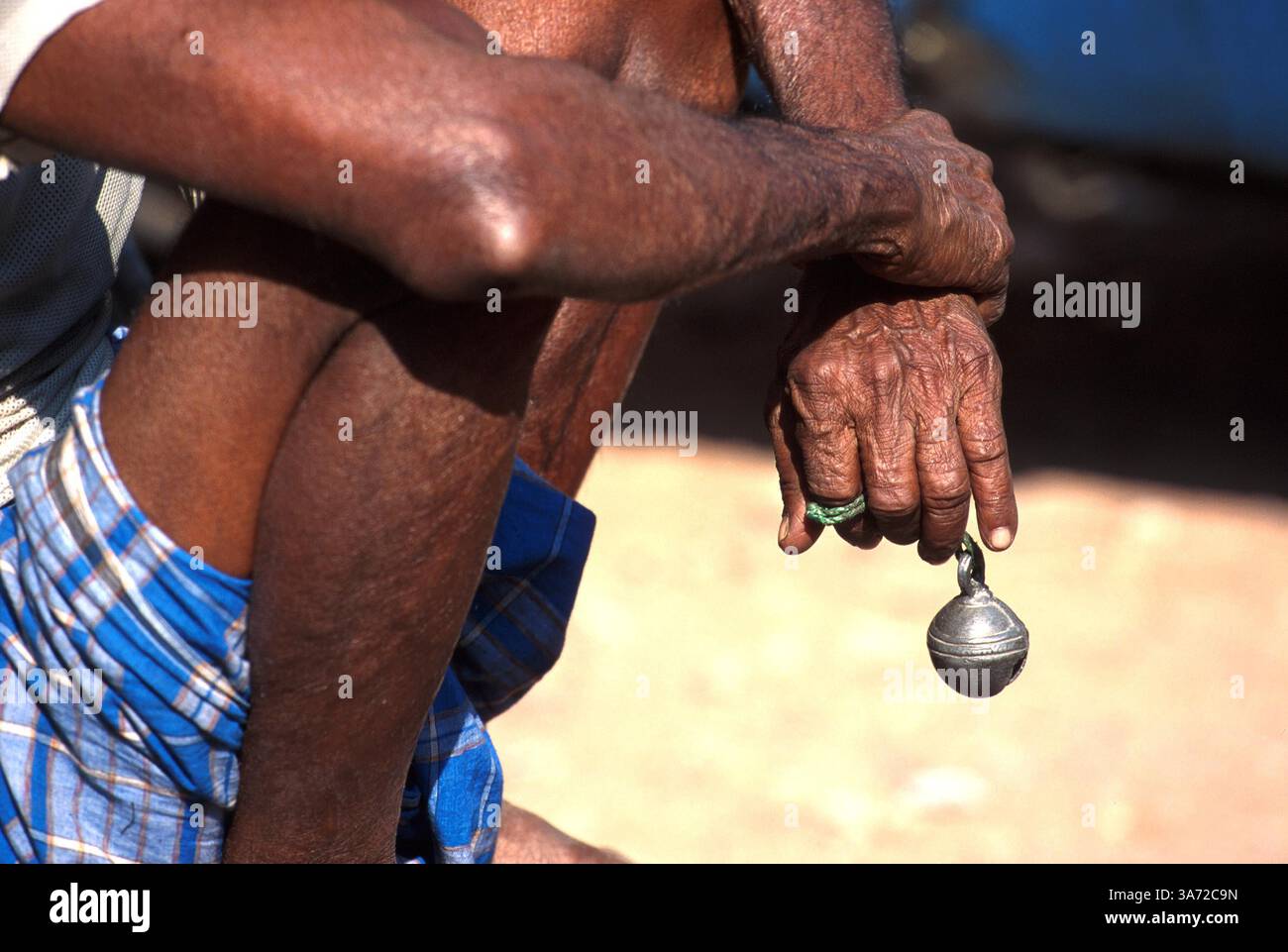 Jan. 1, 2011 - K36559PQ CALCUTTA, INDIA.RICKSHAW PULLER WAITS FOR A ...