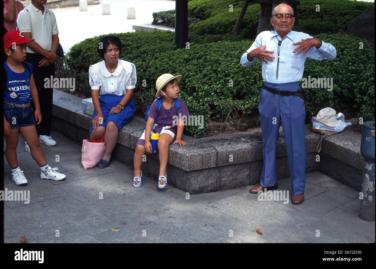 Jan. 1, 2011 - pg28b Hibakusha performs a mime to show the horrors of ...