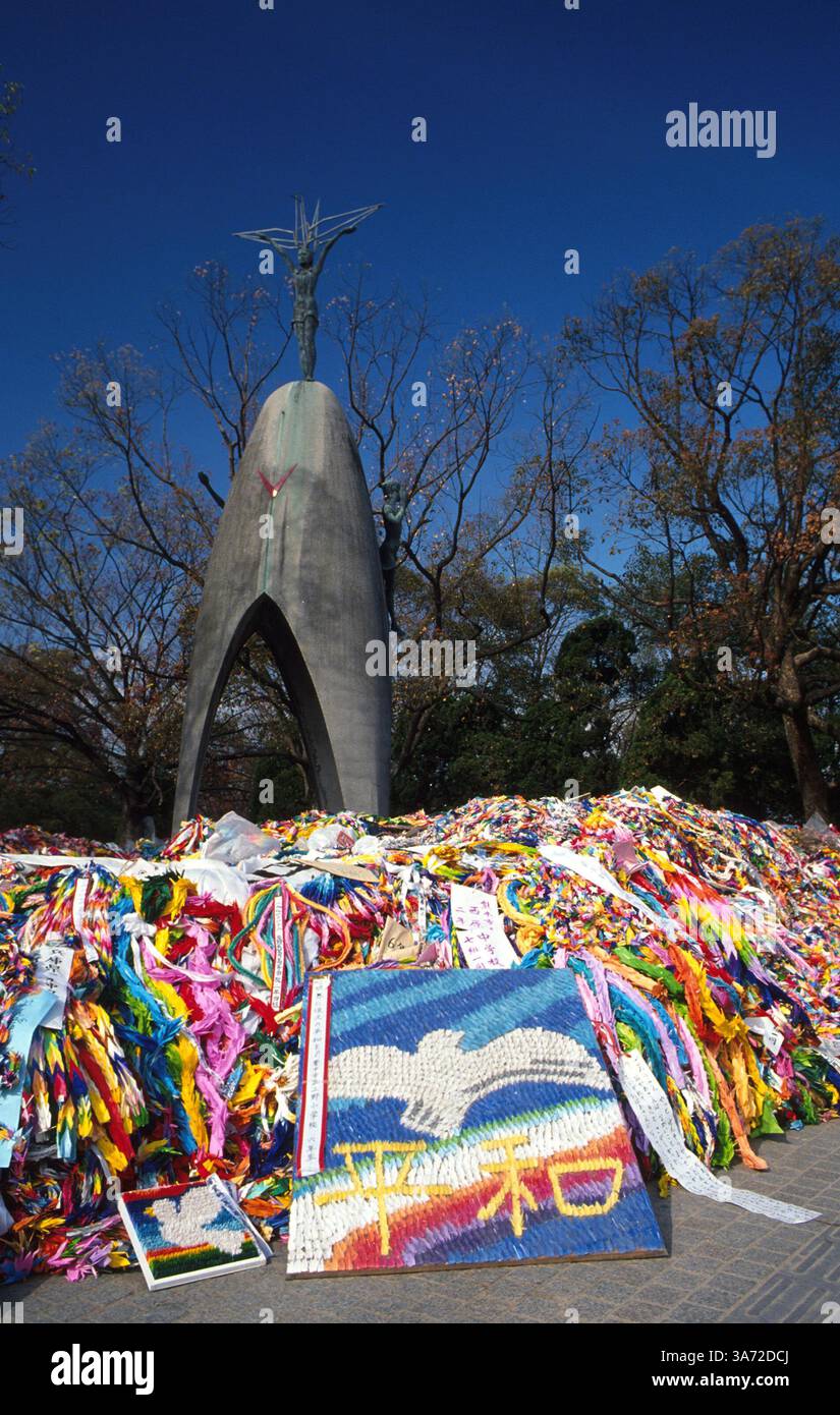 Sadako sasaki hi-res stock photography and images - Alamy