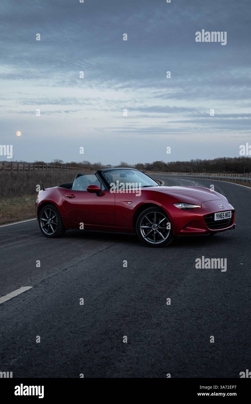 Mazda mx 5 an hi-res stock photography and images - Alamy