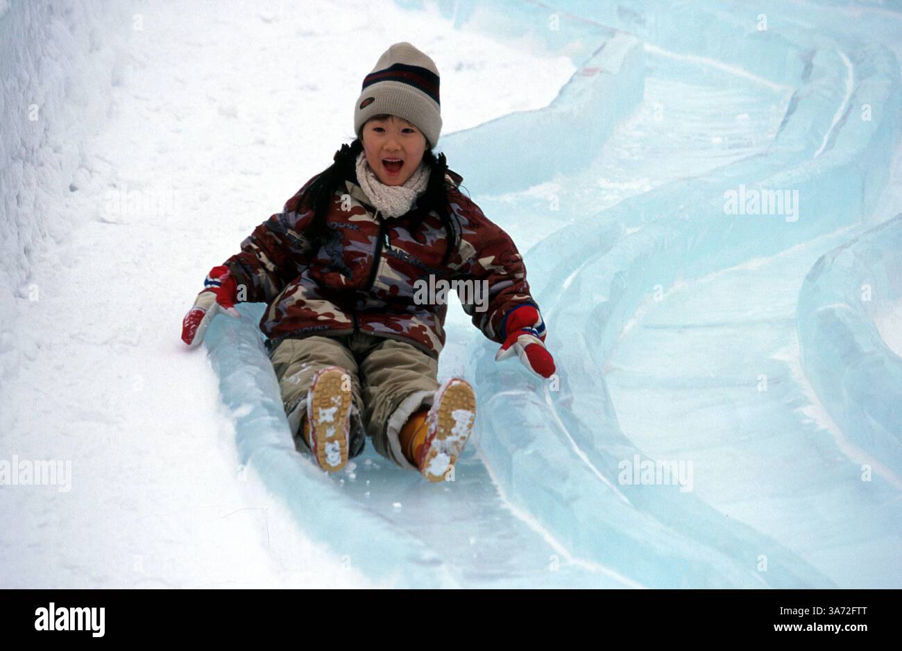 Jan. 1, 2011 - K32133 JAPAN.ENJOYING THE SNOW SLIDE AT ODORI PARK ...