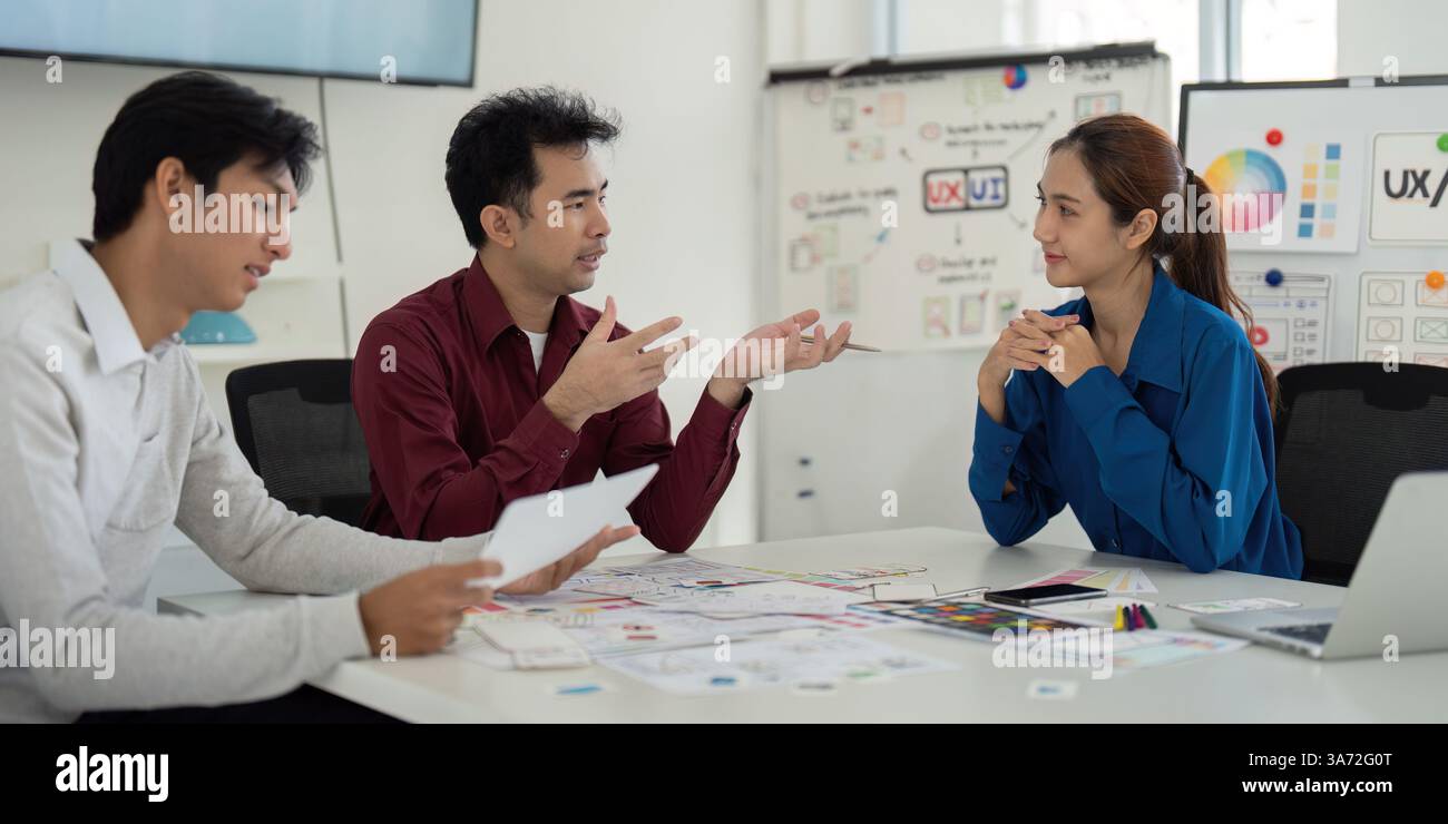 Interactive Feedback Session and UX Collaboration. Team sharing ...