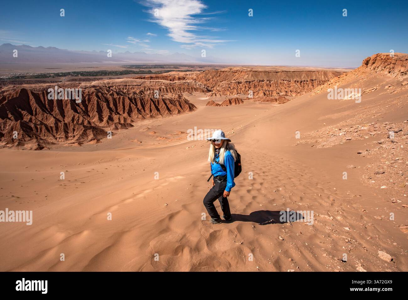 Portrait of woman hiking in Atacama Desert Stock Photo - Alamy