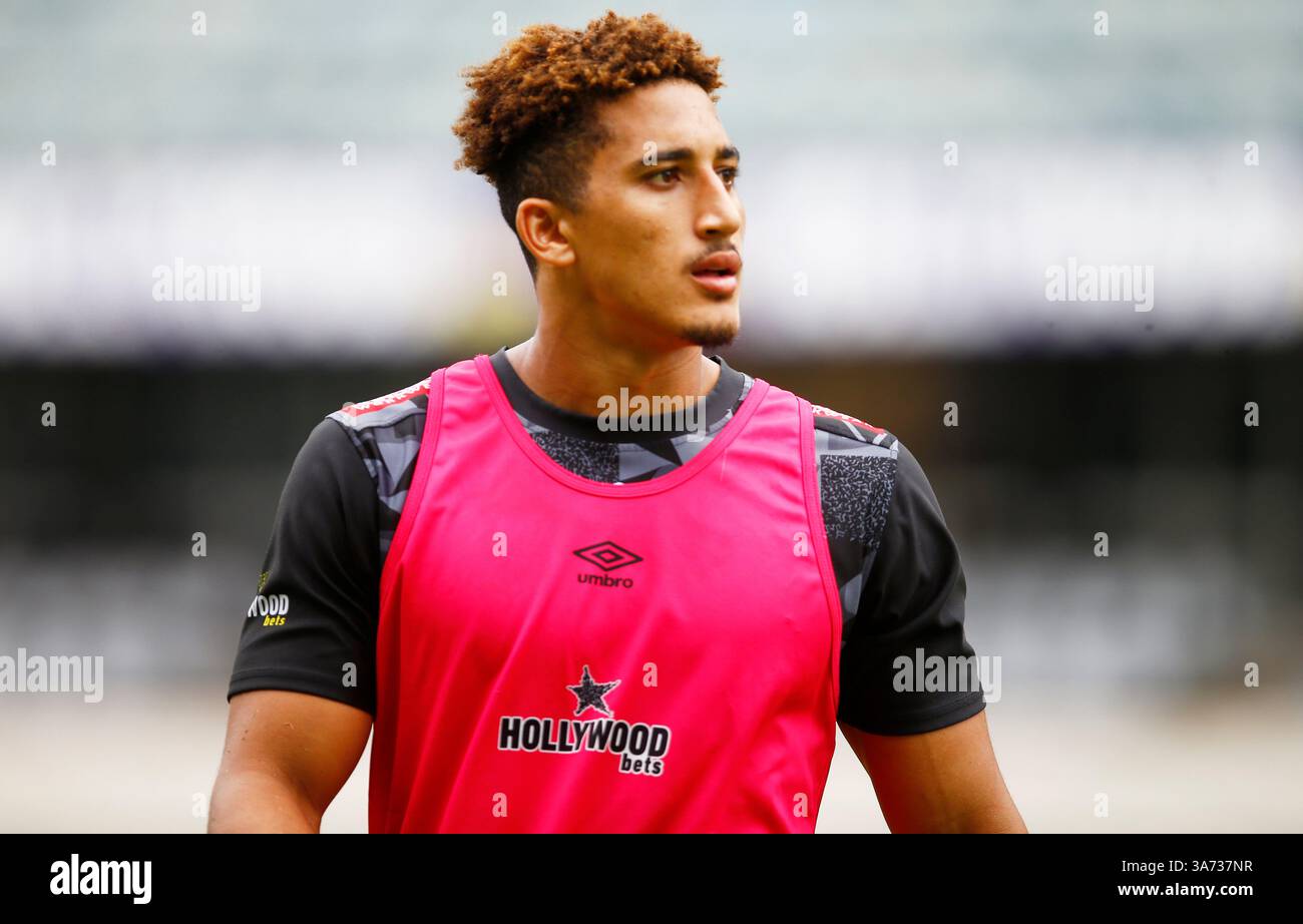 DURBAN, SOUTH AFRICA - MARCH 26: Jordan Hendrikse of the Hollywoodbets ...