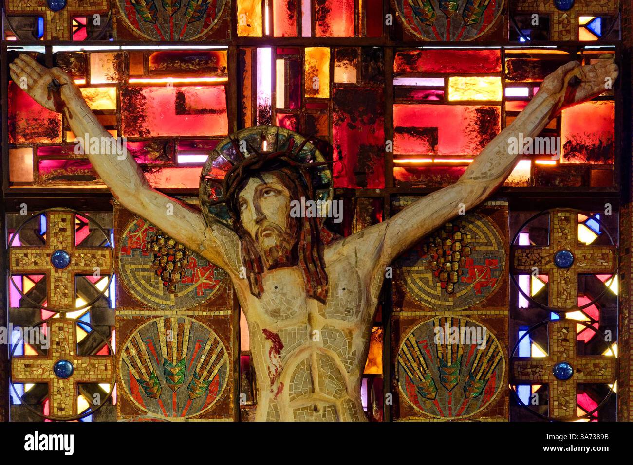 Paris, FRANCE - 09–11-2024: Statue of Jesus Christ crucified on the cross Stock Photo - Alamy