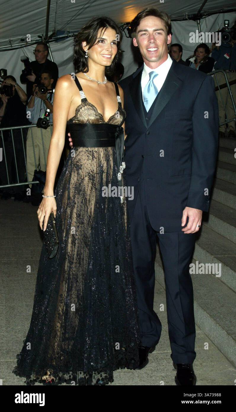 Jan. 1, 2011 - ANGIE HARMON AND HUSBAND JASON SEHORN.K30843LCV.THE ...