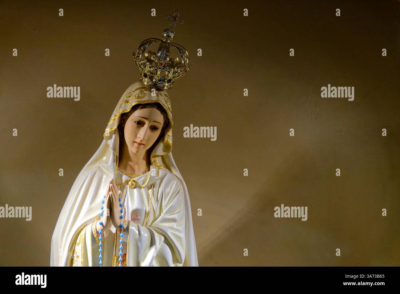 Paris, FRANCE - 09–14-2024: Statue of Virgin Mary, Our Lady of Fatima ...