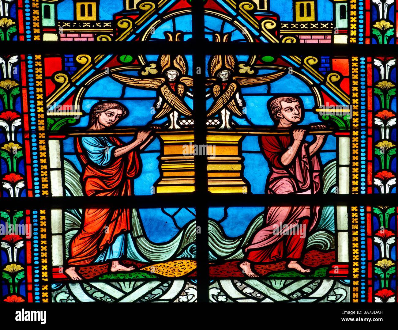 Stained glass ark covenant hi-res stock photography and images - Alamy