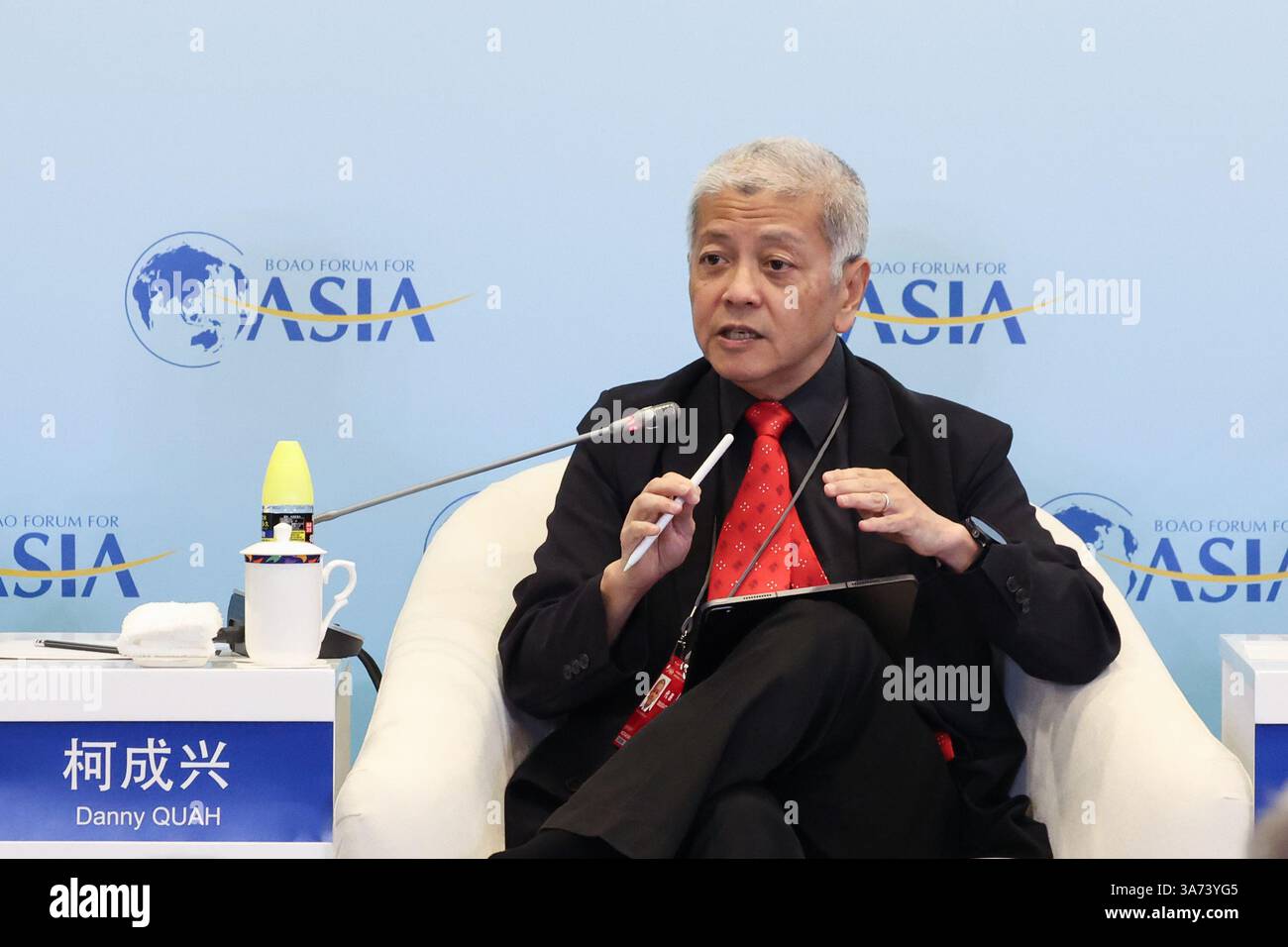 (250326) -- BOAO, March 26, 2025 (Xinhua) -- Danny Quah, dean of Lee ...