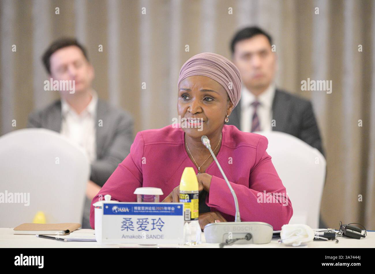 (250326) -- BOAO, March 26, 2025 (Xinhua) -- Amakobe Sande ...