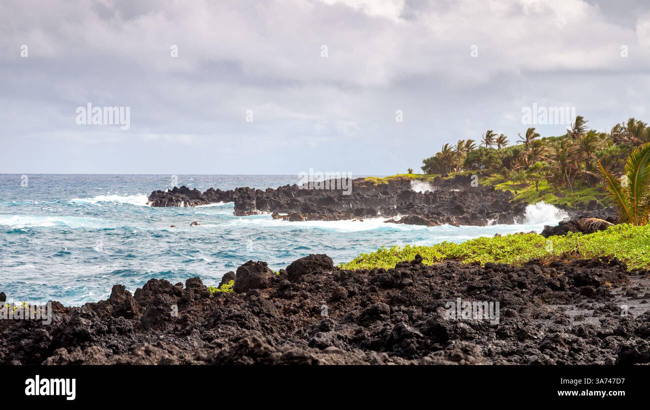 Lava cliffs hi-res stock photography and images - Alamy