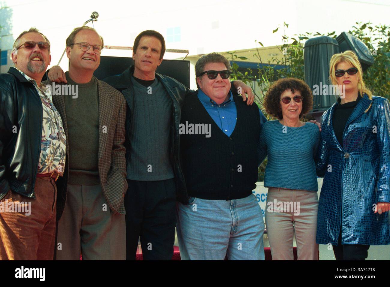 Nov 10, 1999; Hollywood, CA, USA; The 'Cheers' cast smile as actor TED ...