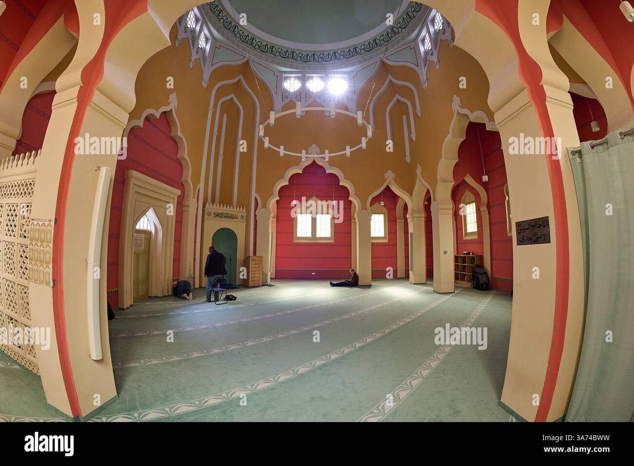 Innenraum der Wilmersdorfer Moschee, historisch auch Berliner Moschee ...