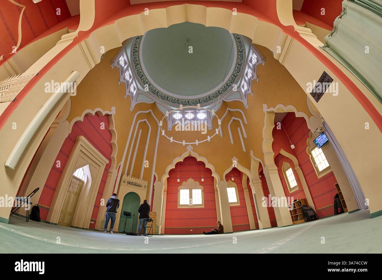 Innenraum der Wilmersdorfer Moschee, historisch auch Berliner Moschee ...