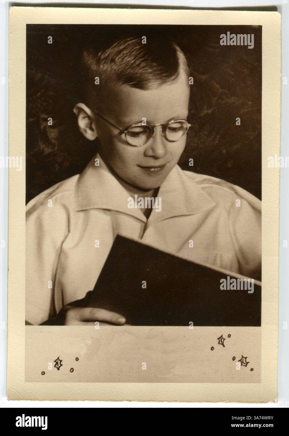 1940s boy glasses hi-res stock photography and images - Alamy
