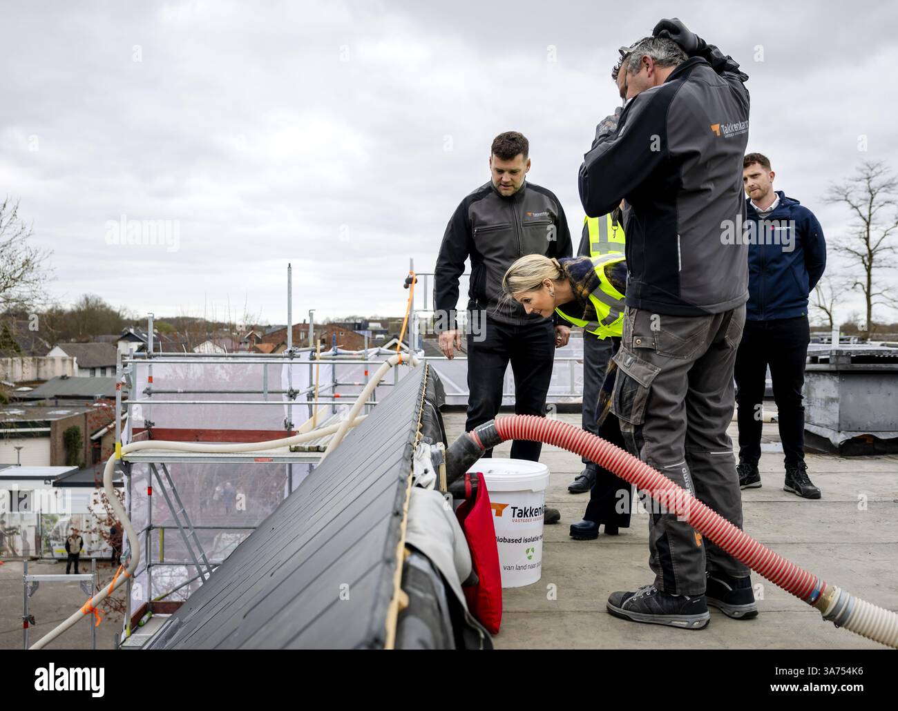 UDEN - Queen Maxima looks at work on a roof during a working visit to a ...