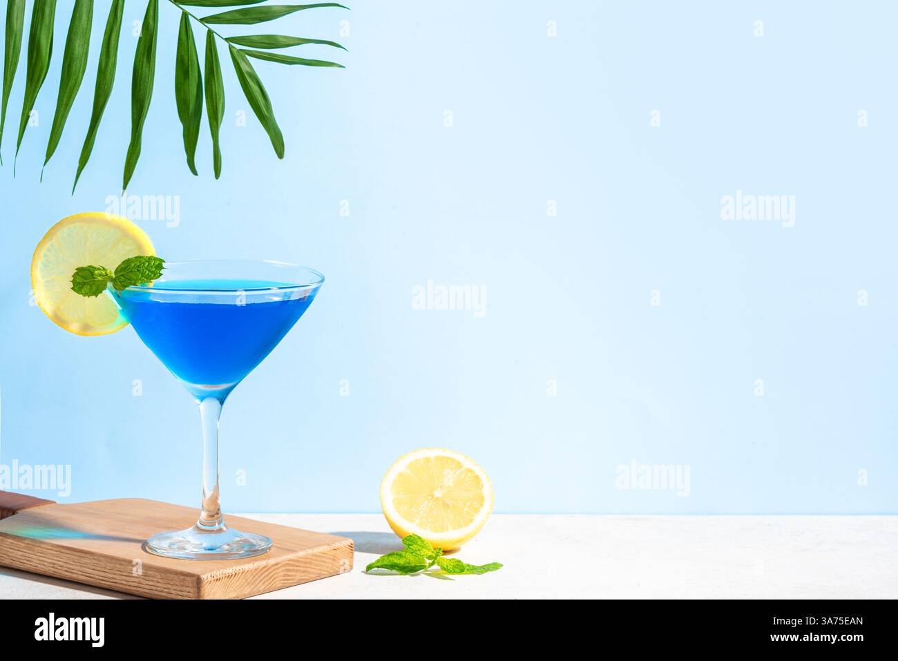 Cocktail margarita blu hi-res stock photography and images - Alamy
