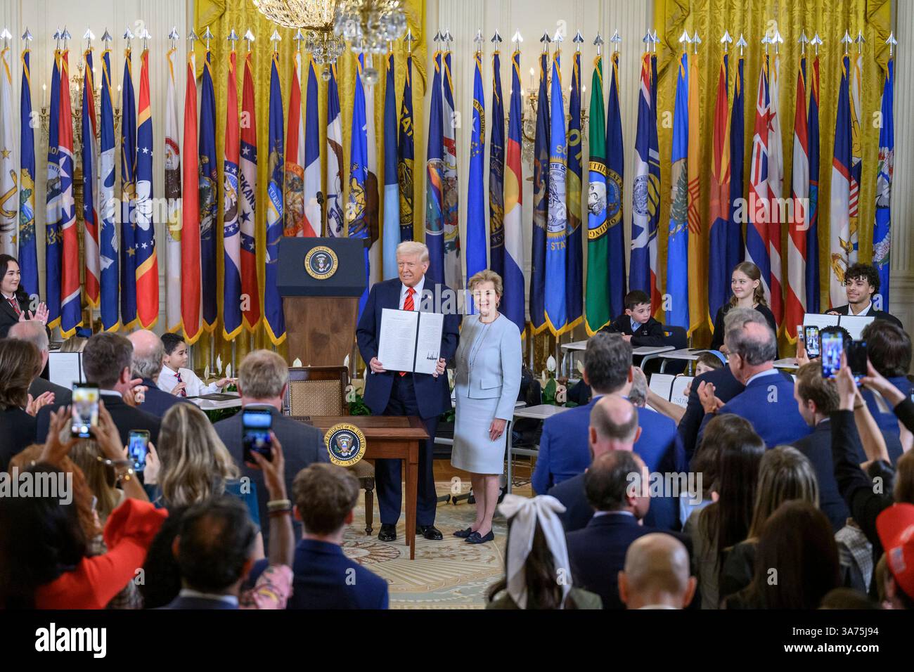 Education secretary linda mcmahon hi-res stock photography and images ...