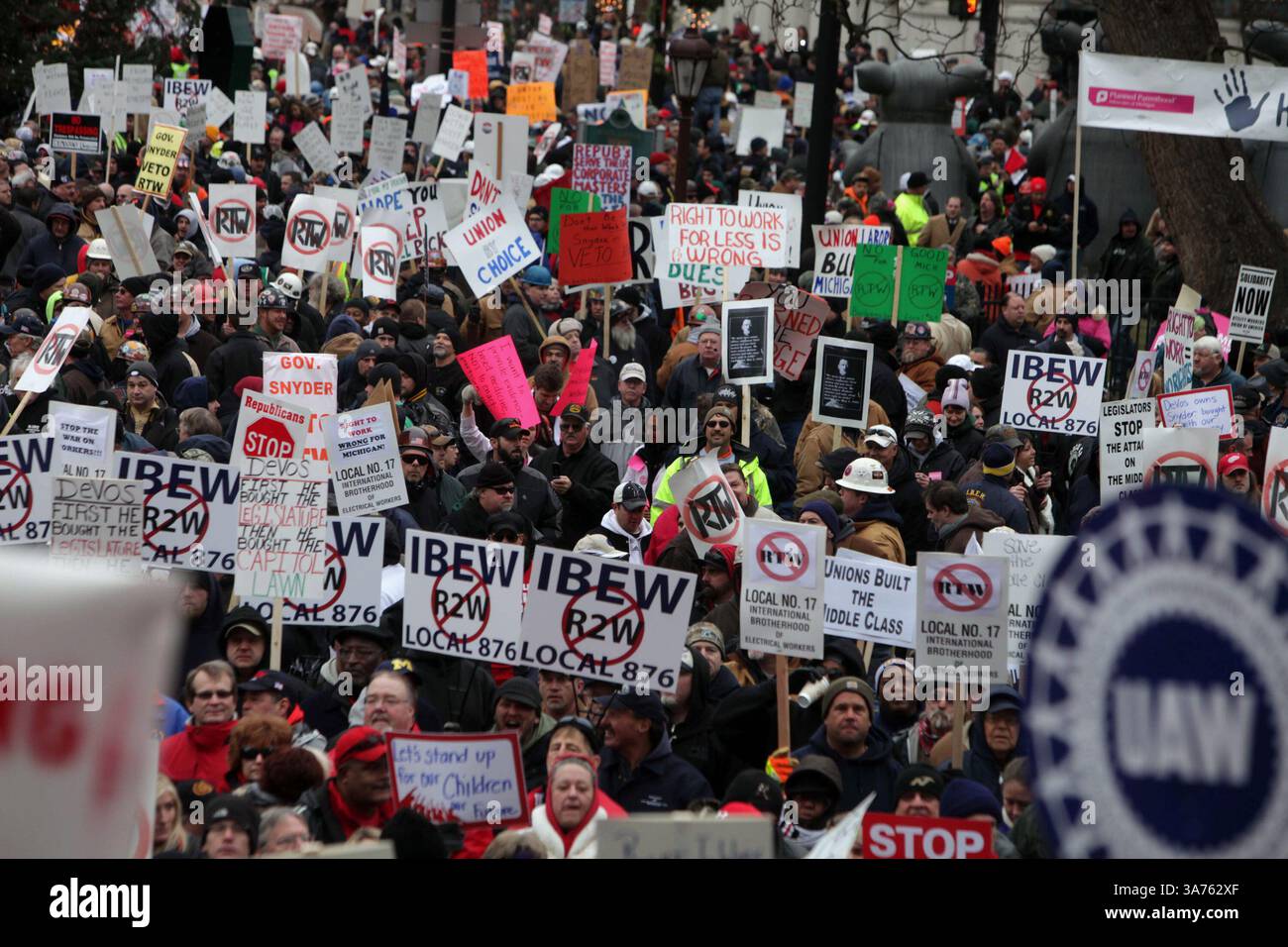 Rick snyder signing bill hi-res stock photography and images - Alamy