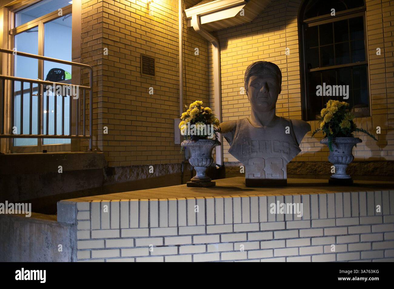 Nov 09, 2012 - French Lick, Indiana, U.S. - A statue of Larry Bird in a ...