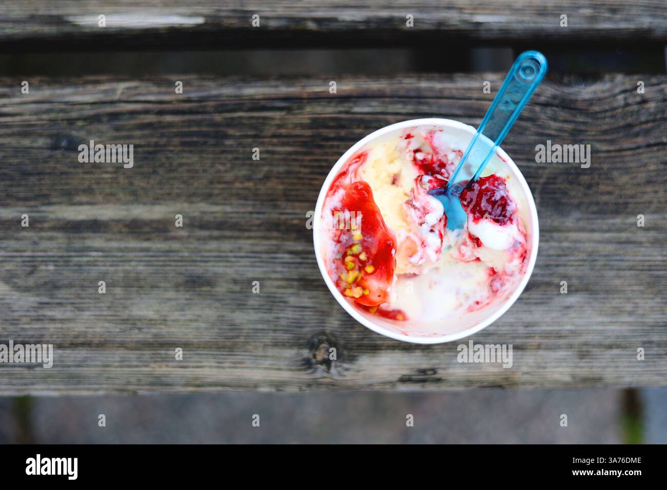 Ice cream cup waste hi-res stock photography and images - Alamy