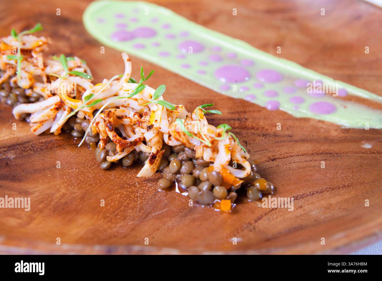 Dec. 16, 2012 - Colombia - Calamari a baja temperatura, uno de los ...