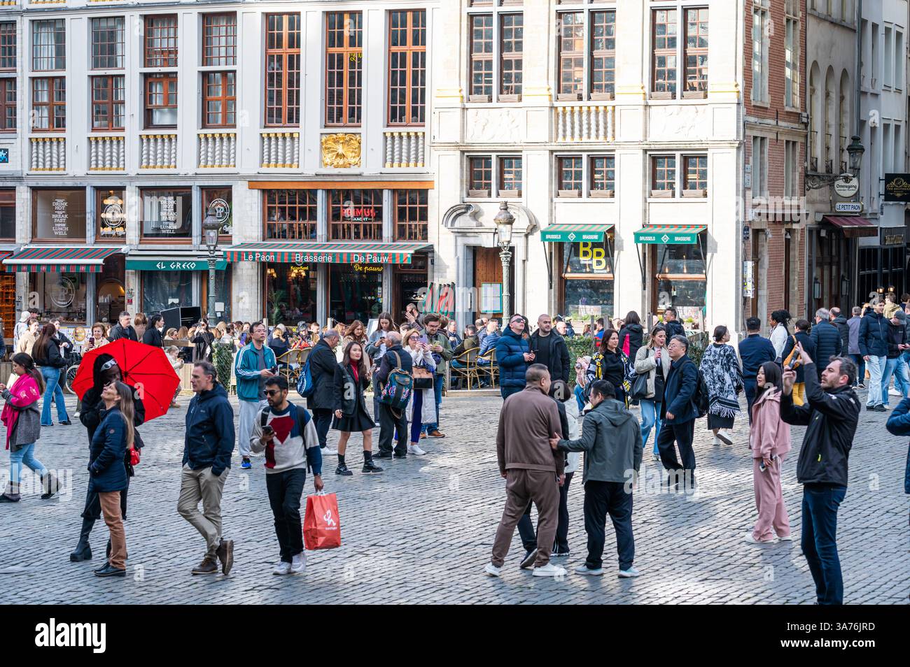 Mixed crowd of people visiting Grand Place in Brussels old town ...