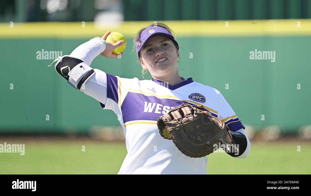 Western Illinois' Hannah Simpson (45) plays Tennessee Tech in an NCAA ...