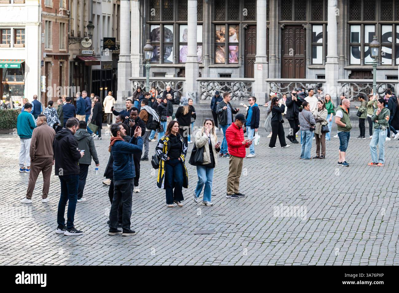 Mixed crowd of people visiting Grand Place in Brussels old town ...