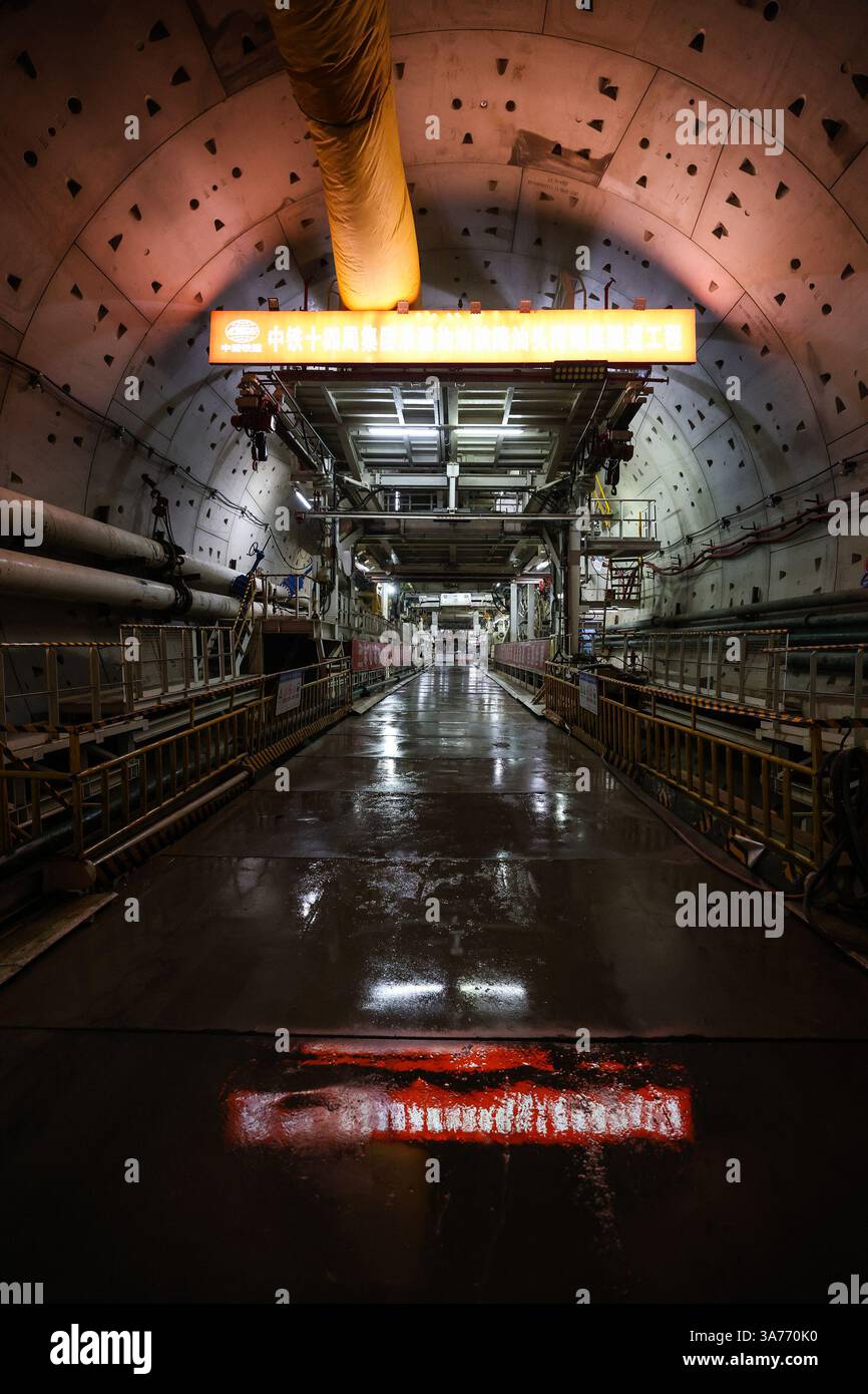 (250326) -- SHANTOU, March 26, 2025 (Xinhua) -- The "Yongping" shield ...