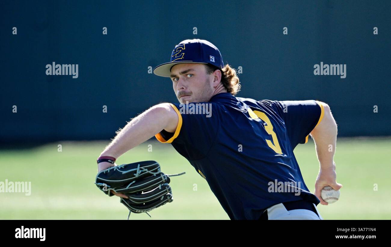 East Tennessee pitcher Colin Eaton (3) plays Tennessee in an NCAA ...
