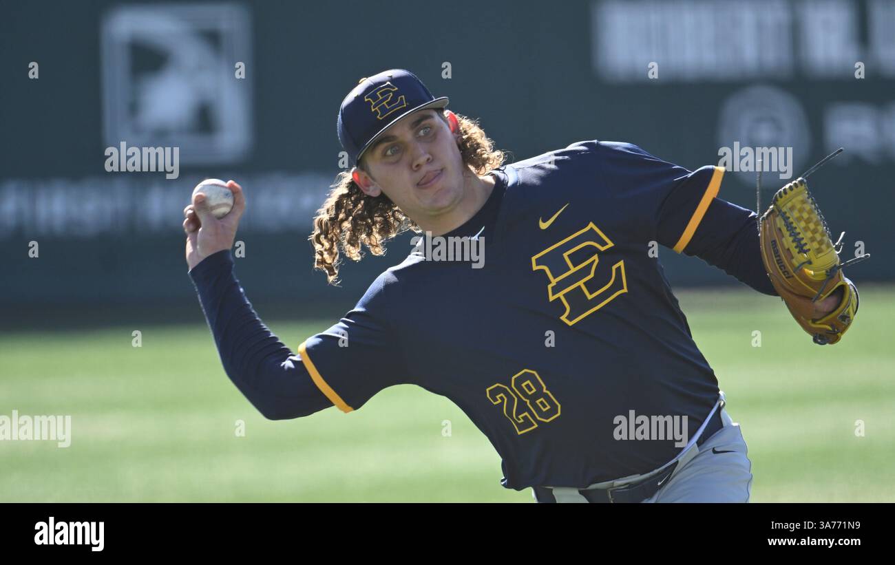 East Tennessee pitcher Carter Oliff (28) plays Tennessee in an NCAA ...