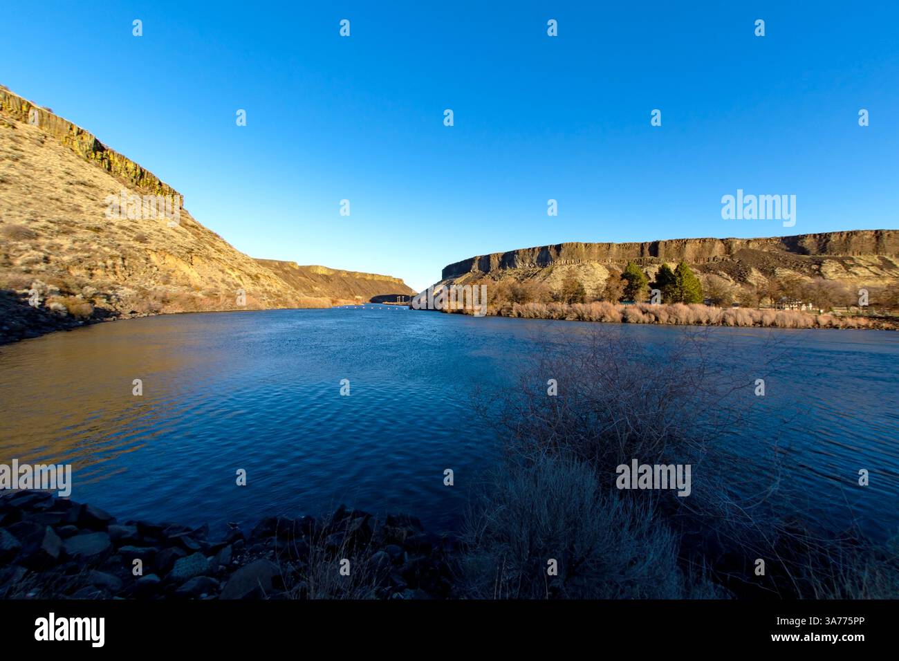 Basalt cliffs hi-res stock photography and images - Alamy