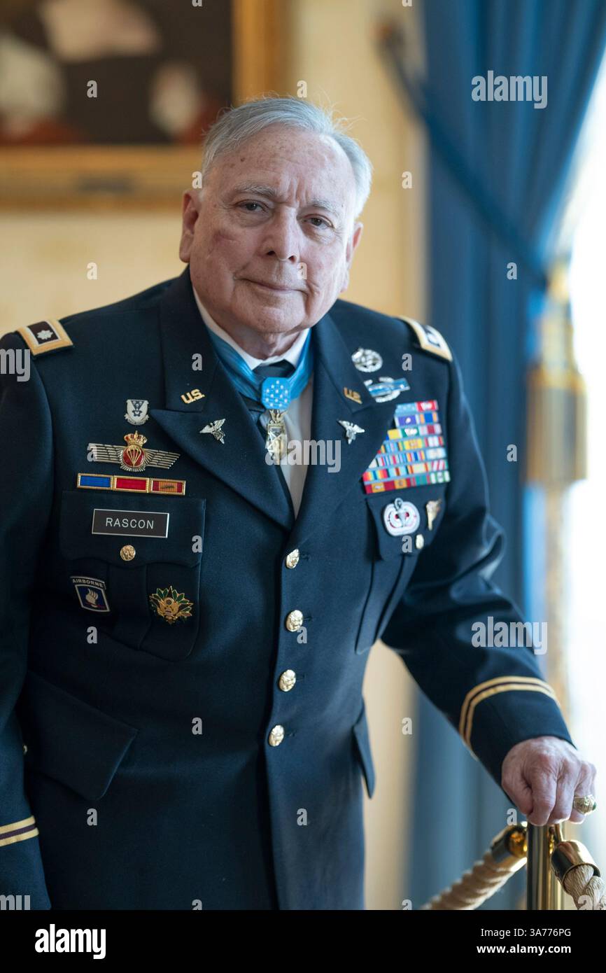 President Donald Trump meets with Medal of Honor recipients for ...