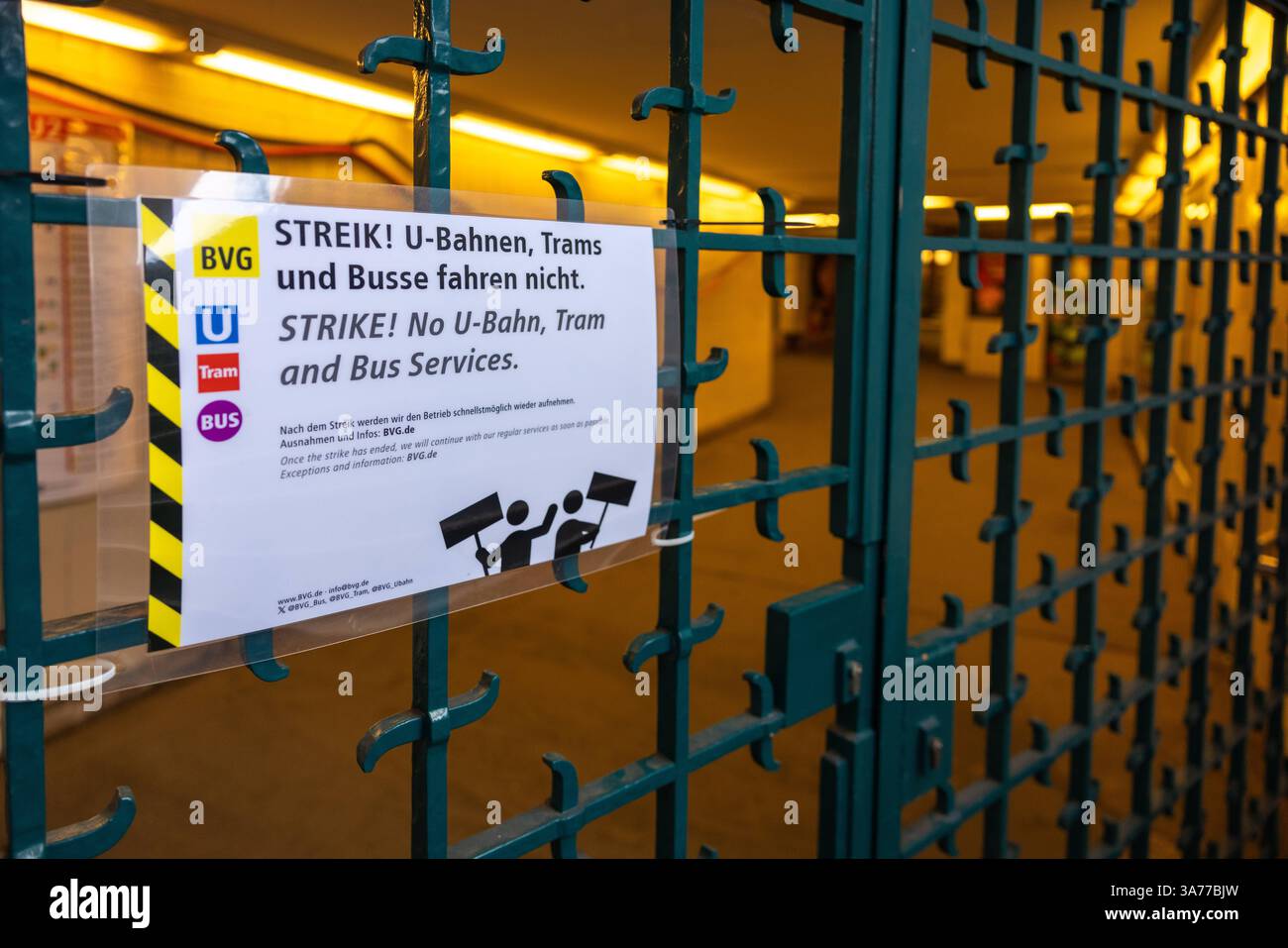 BVG Sterik in Berlin Deutschland, Berlin am 26.03.2025: Laminiertes ...