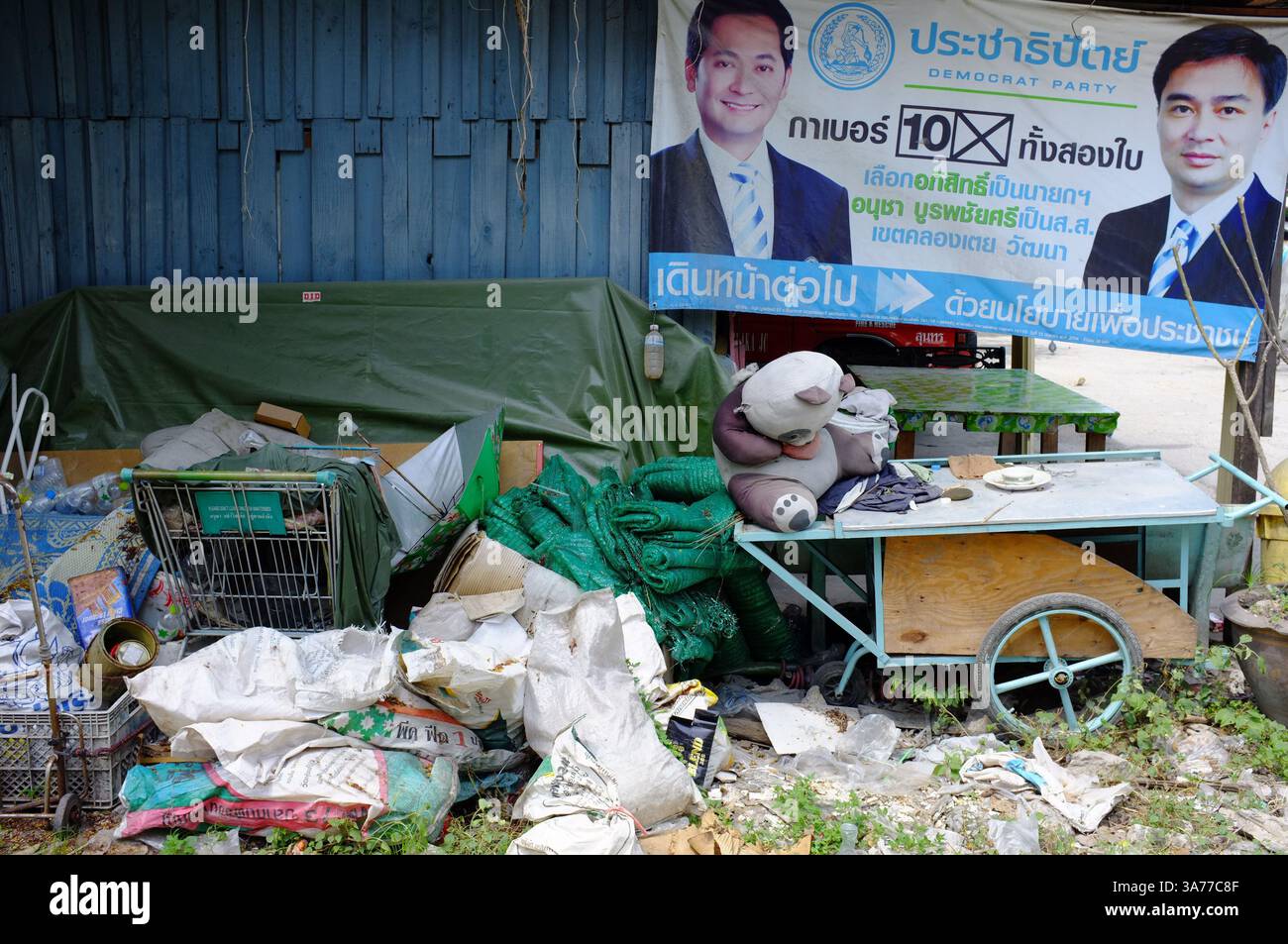 June 09, 2012 - Klong Toei, Bangkok, Thailand - Piles of garbage in of ...