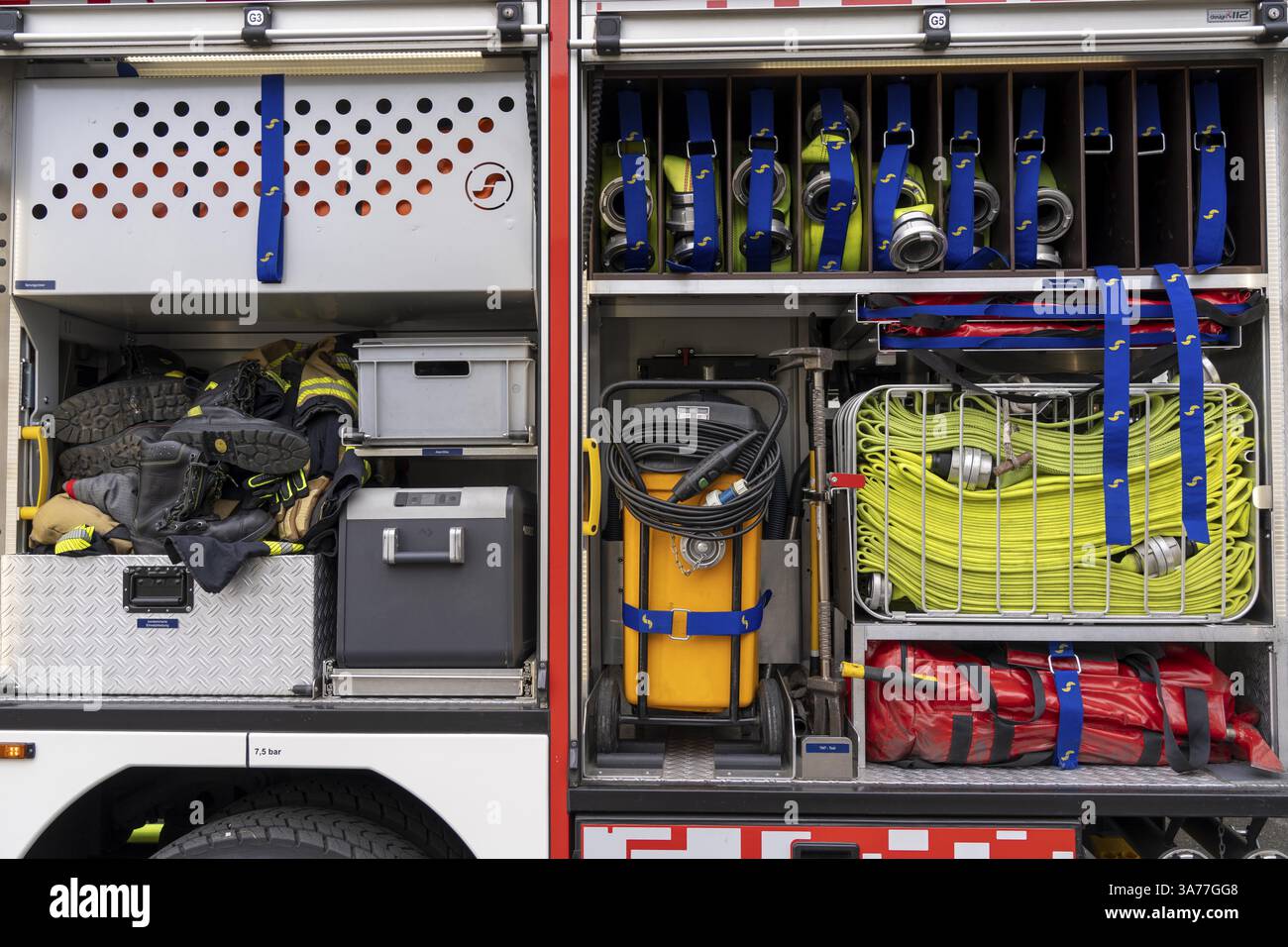 Fire engine, HLF, rescue fire fighting vehicle, fire engine with ...