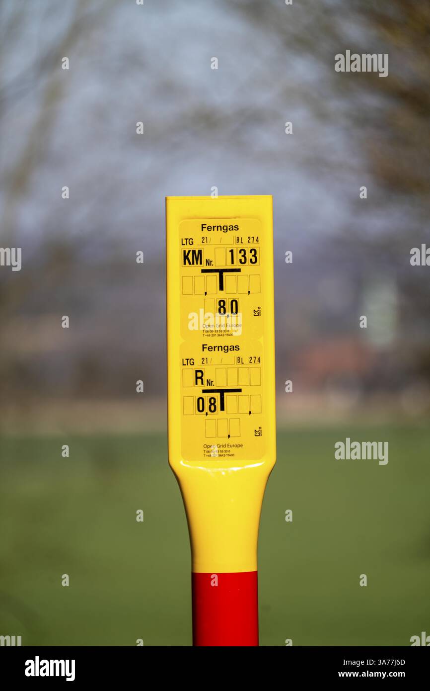 Marker post for a long-distance gas pipeline, a pipeline for long ...