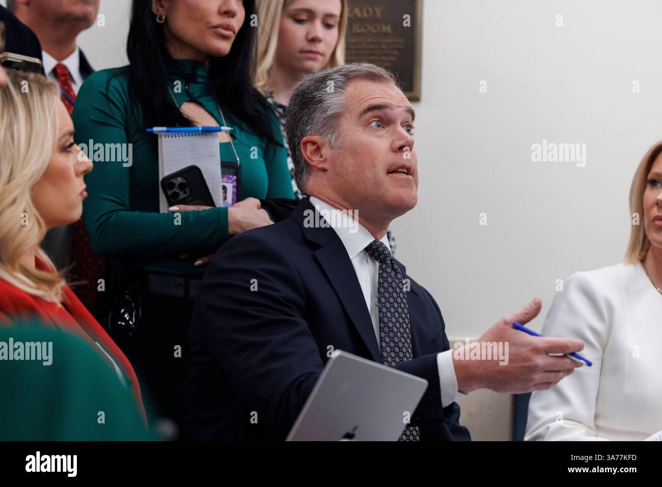 Peter Alexander, Chief White House Correspondent for NBC News, asks a ...