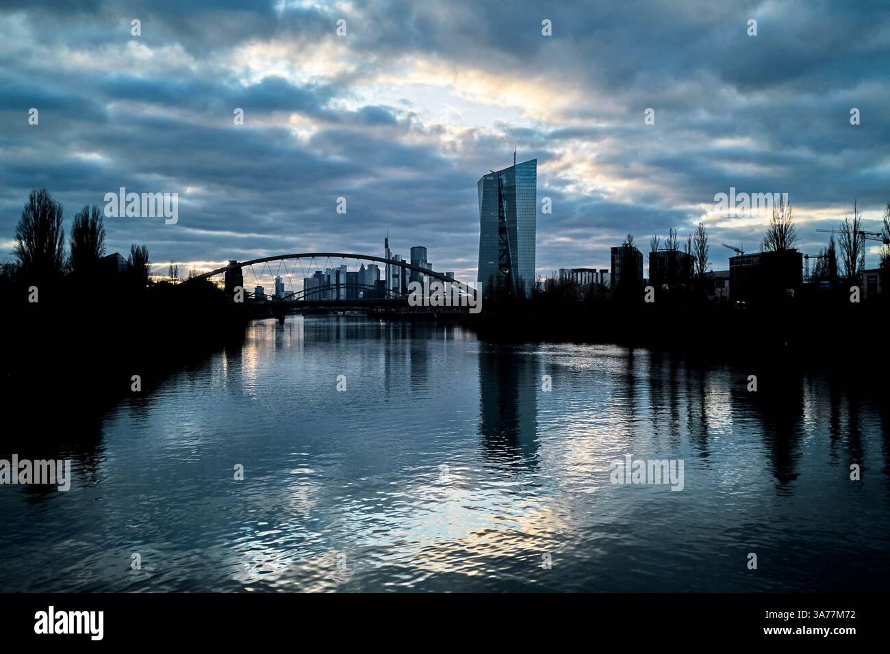 Clouds drift over the European Central Bank and the river Main in ...