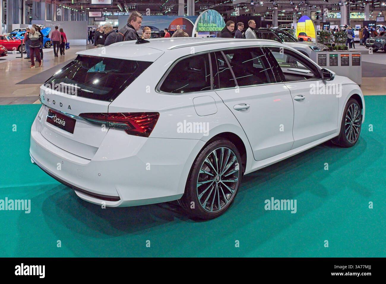 Stilvolle 2024 Koda Octavia 15 Tsi Etec Dsg Base Combi Ebenbild