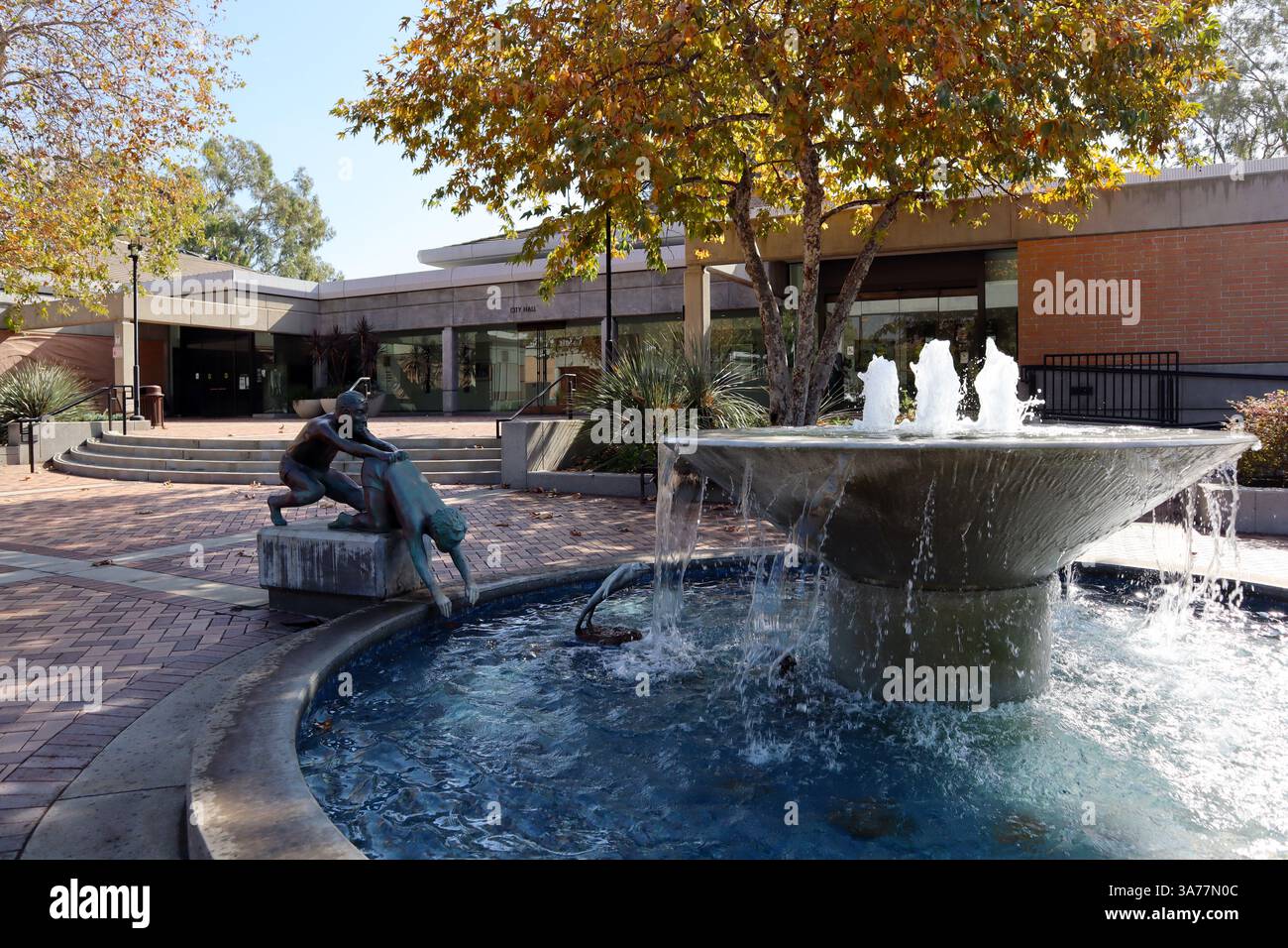 San Dimas (Los Angeles County), California: Fountain with public art ...