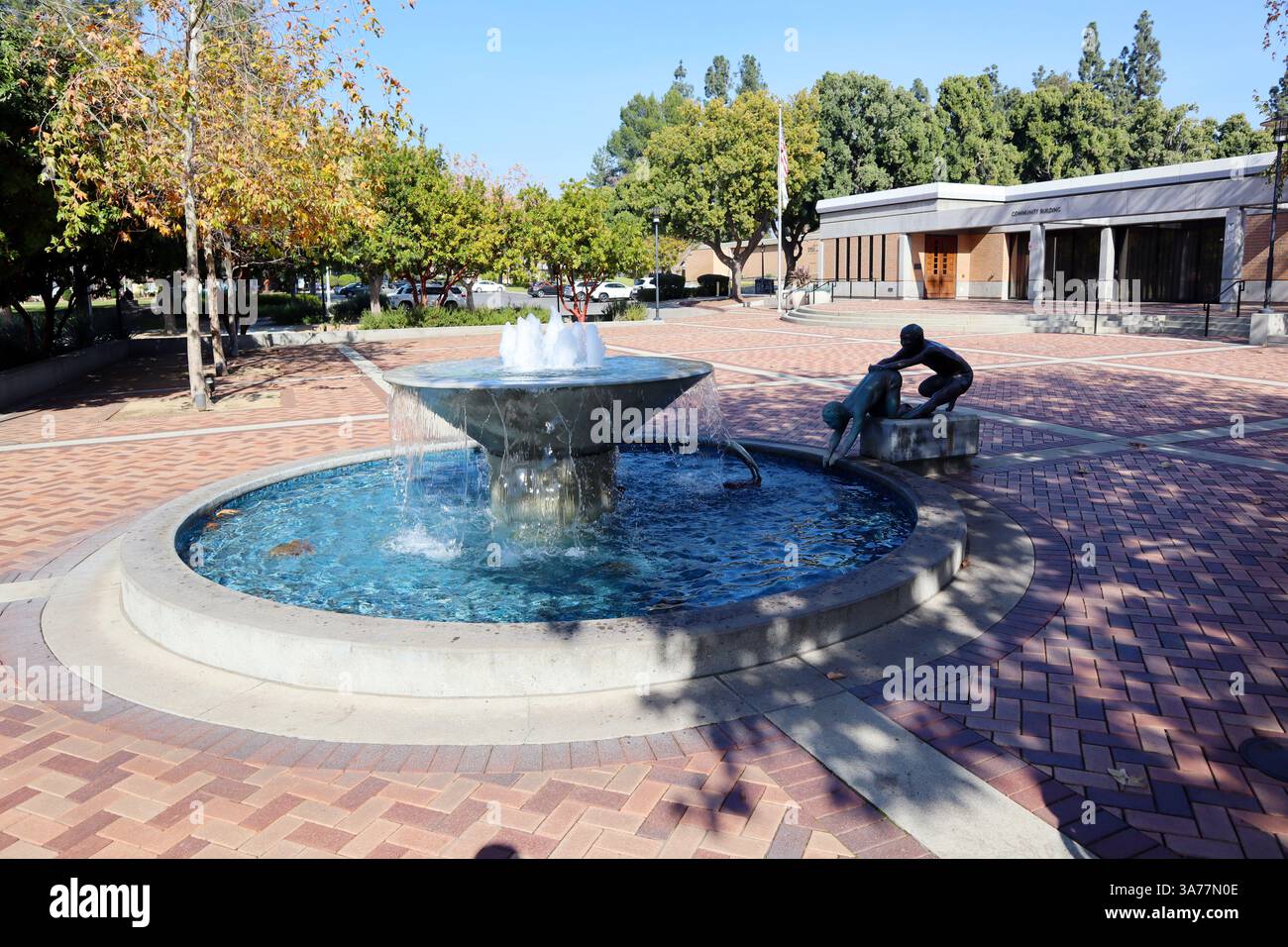 San Dimas (Los Angeles County), California: Fountain with public art ...