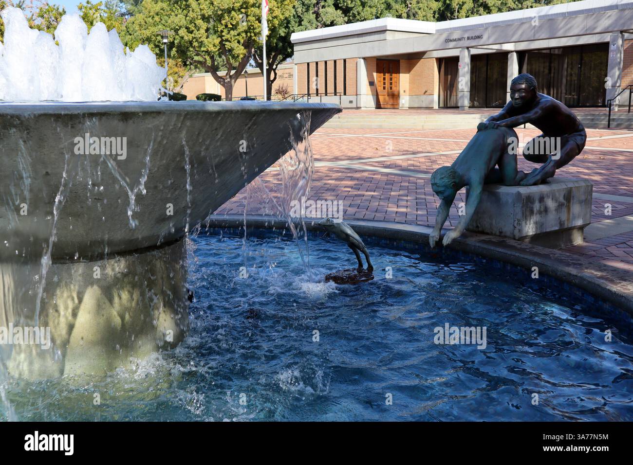 San Dimas (Los Angeles County), California: Fountain with public art ...
